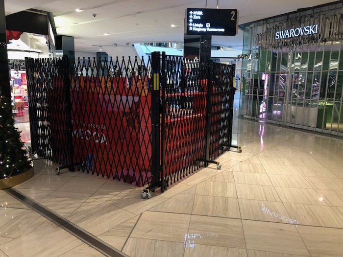 Mobile crowd control barriers available for hire for urgent lock up ...