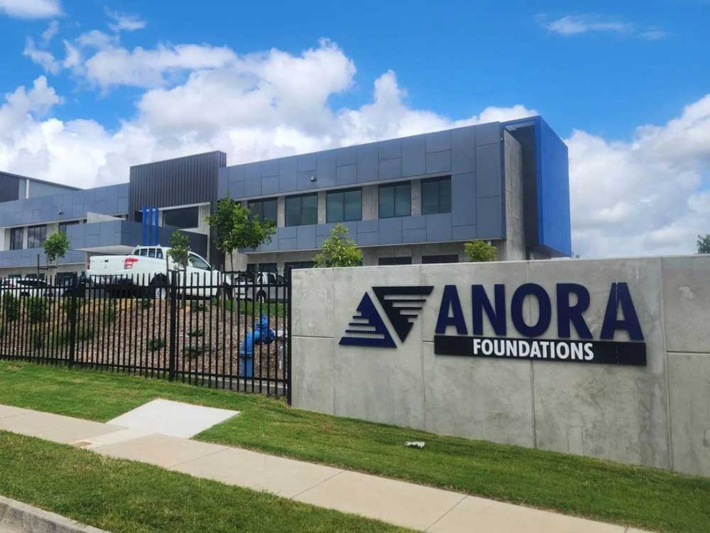 Mitsubishi ALPOLIC NC cladding complements raw concrete on Darra ...