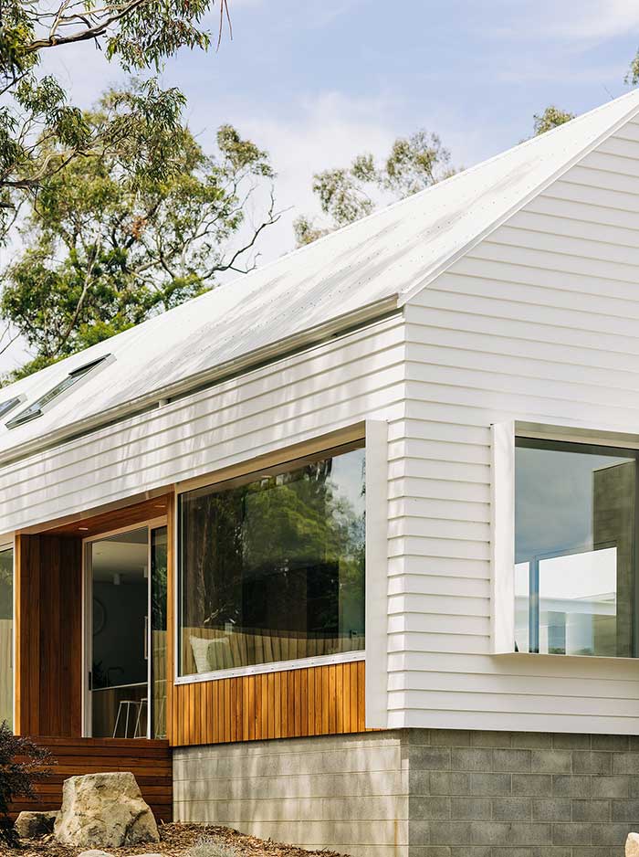 Linea Weatherboard-clad holiday home fits naturally into Tasmanian ...