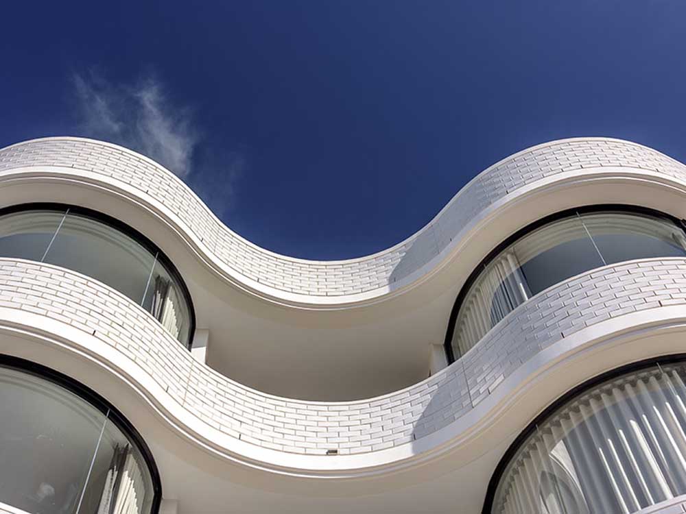 Curved glass brings architect’s vision to life at Bondi Beach ...