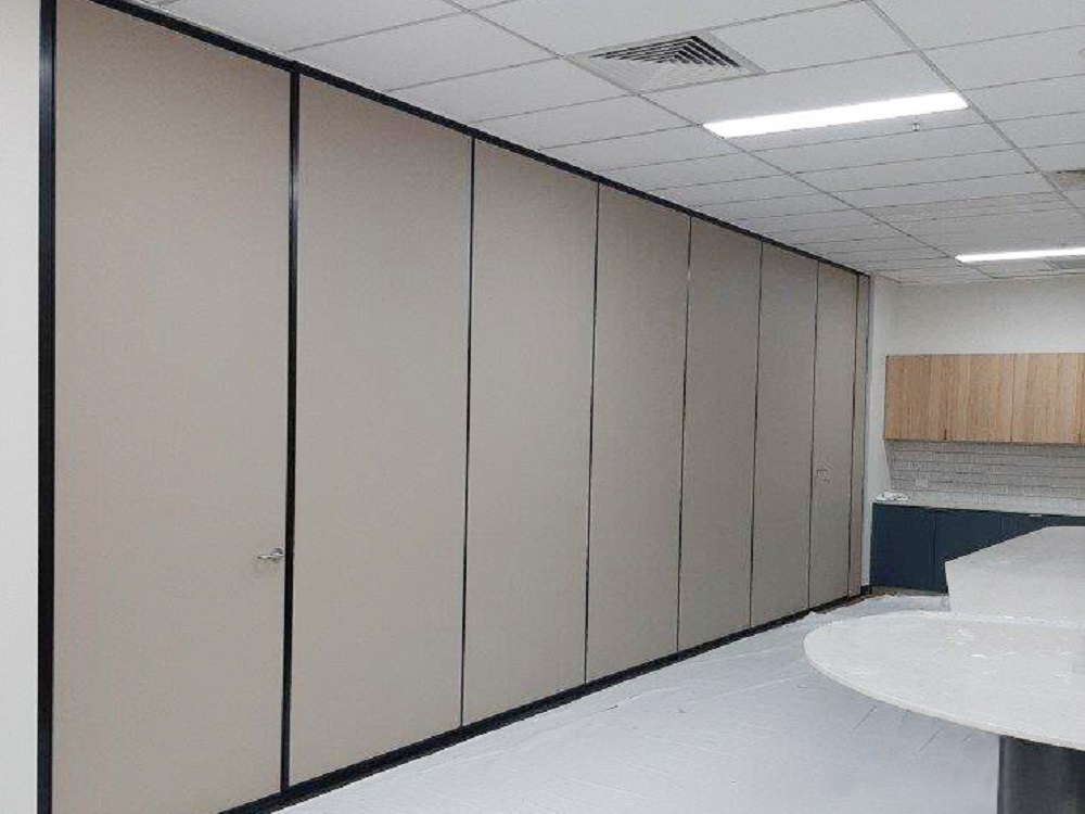 Collaborative meeting spaces created with Bildspec operable walls ...
