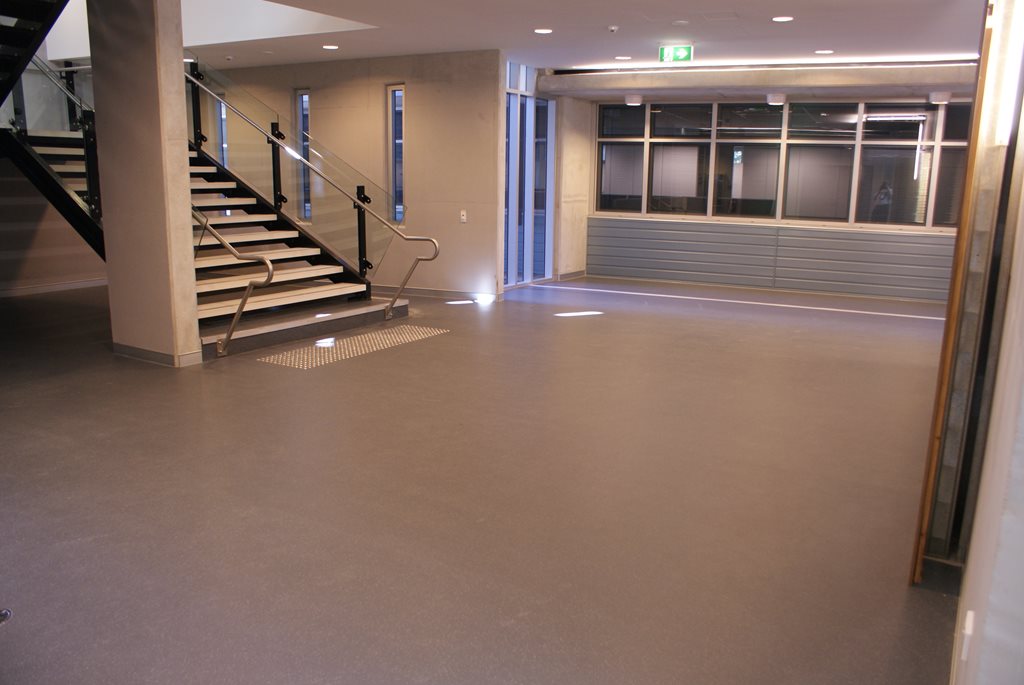 Resilient contract rubber flooring for commercial applications ...
