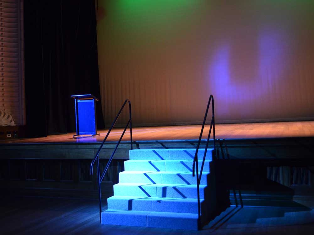 Portable steps offering safety, flexibility and versatile application ...