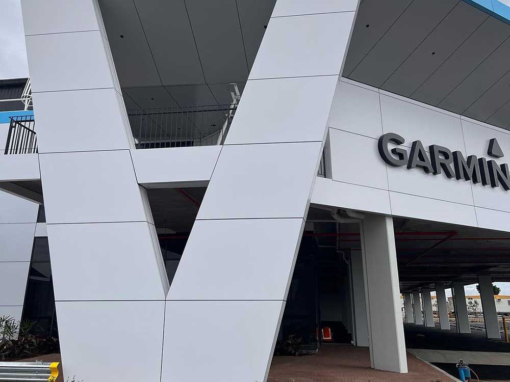 Mitsubishi ALPOLIC non combustible cladding on Garmin HQ | Architecture ...