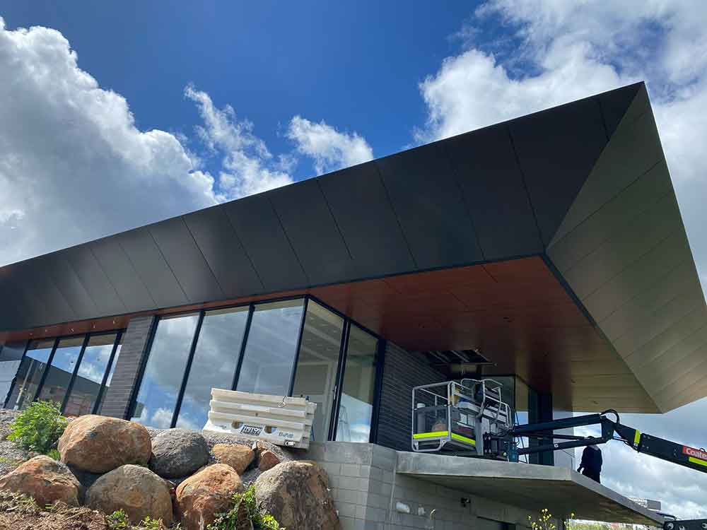 Mitsubishi ALPOLIC/fr panels provide finish and fire resistance at ...