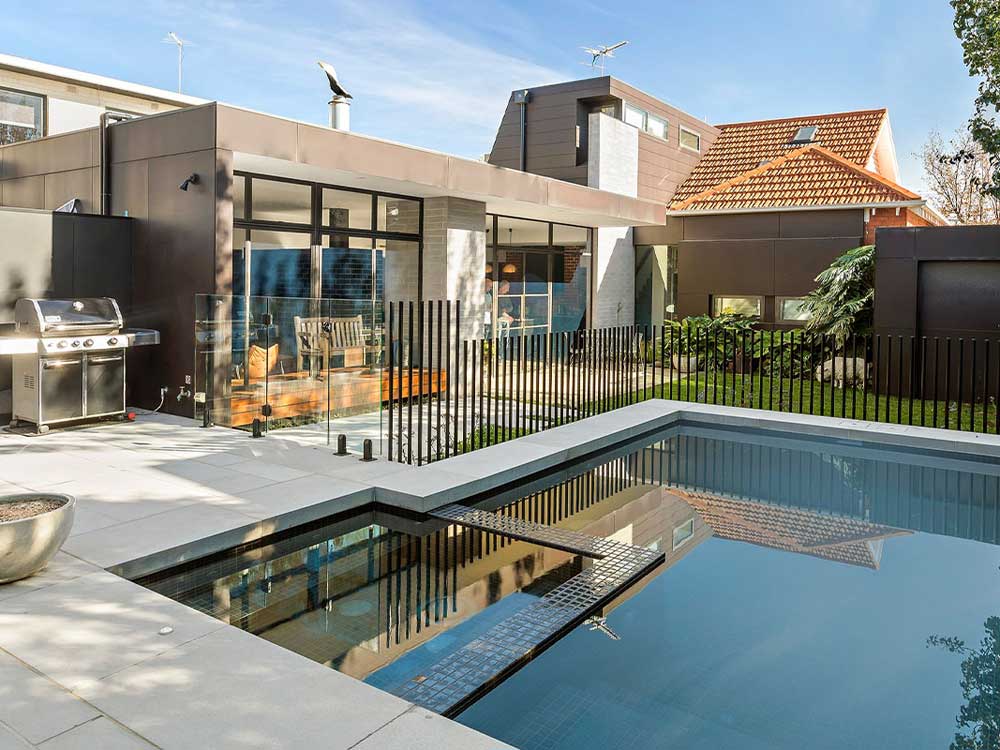 Anston pool coping used to stunning effect in Elwood home | Architecture & Design