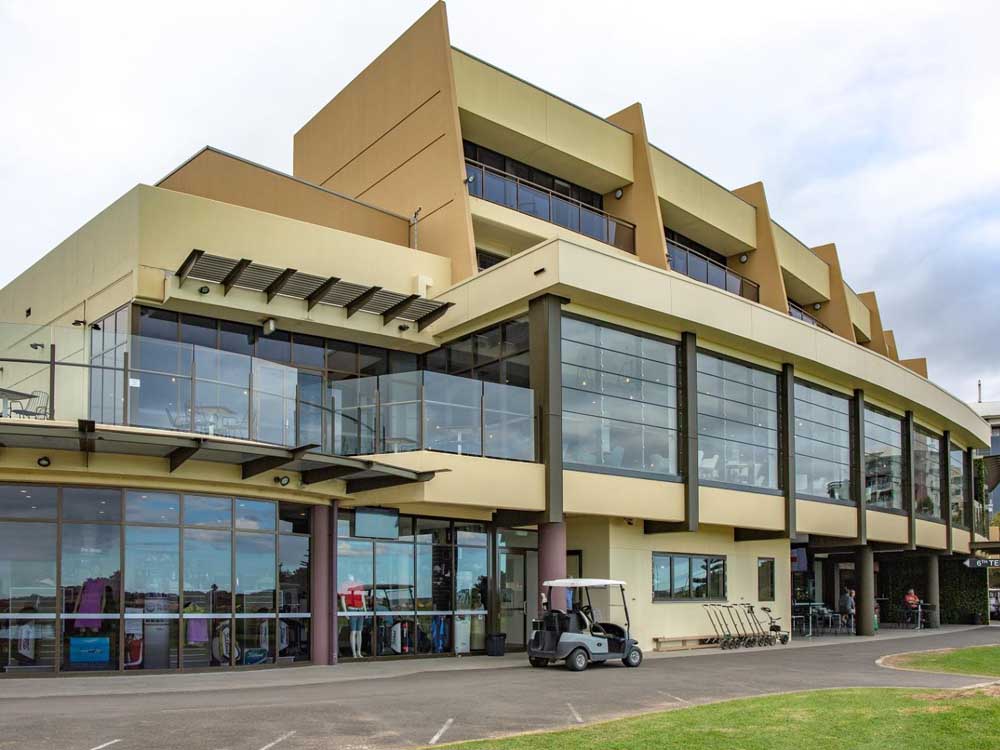 Operable facades with large format, frameless glass louvre systems ...