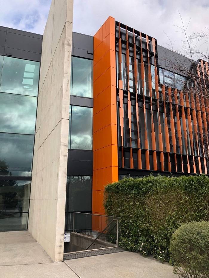 Non combustible ALPOLIC panels used in Nan Tien Institute reclad ...