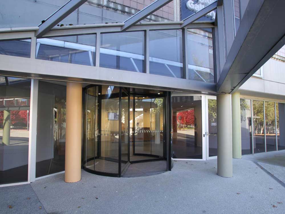 Energy-saving Tourniket revolving door welcomes visitors to Orange ...