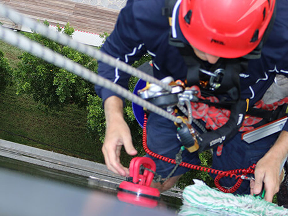 RAPTOR rope access davits for working on building facades ...