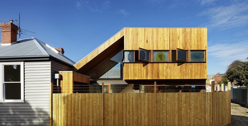 A floating box insertion with an anti-box attitude | Architecture & Design