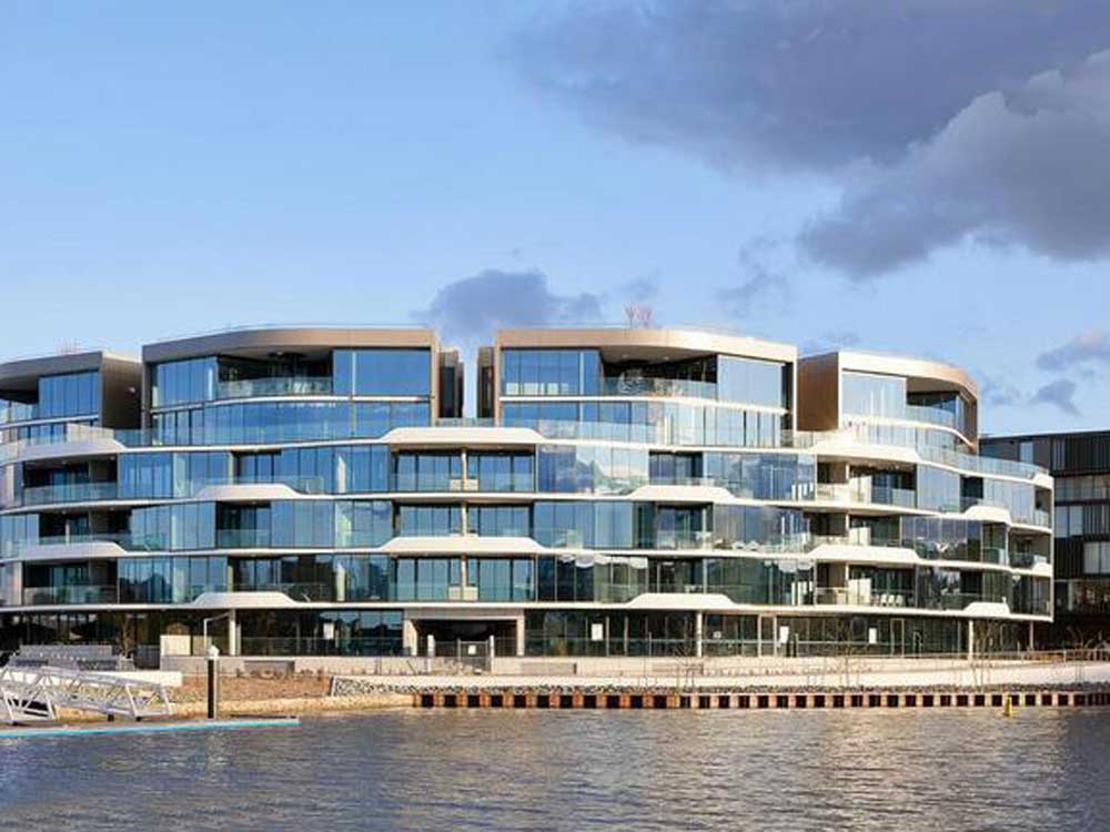 Curved facade on luxury apartments wrapped in Alspec’s premium glazing ...
