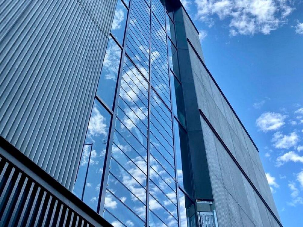 Schneider LF550 large format frameless glass louvres at Southbank ...