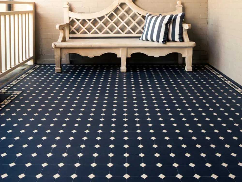 Tessellated tile pattern creates stunning entry at Mosman home ...