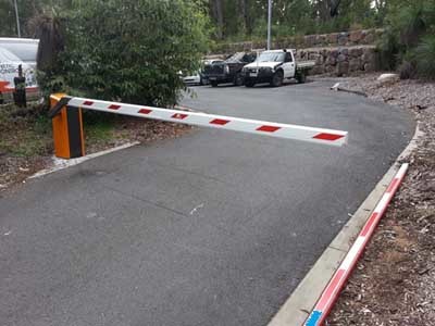 Magnetic’s MHTM boom gates manage traffic at university car park ...
