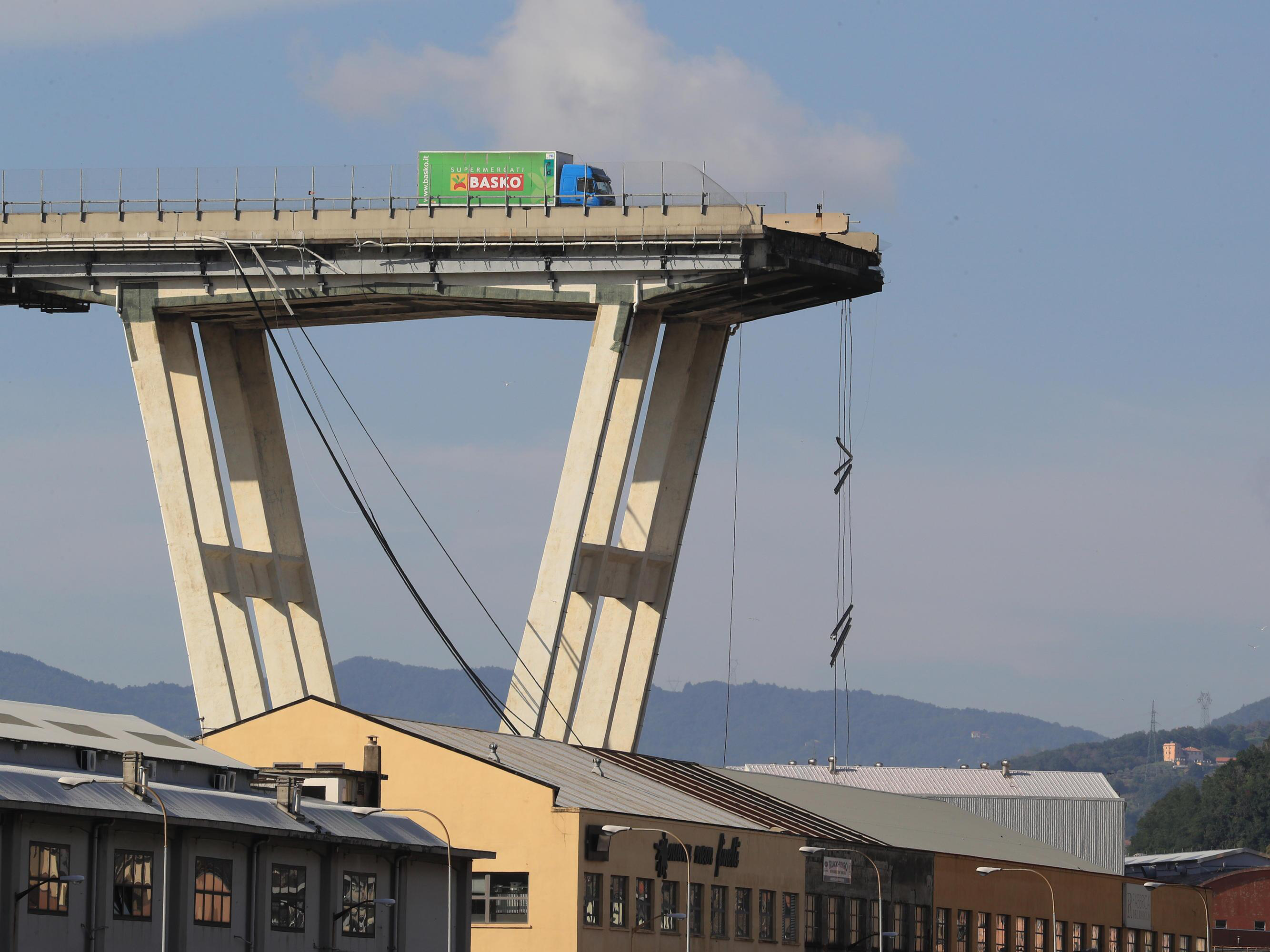 INTERNATIONAL SNAPSHOT: Genoa bridge collapse; Asbestos legal again ...
