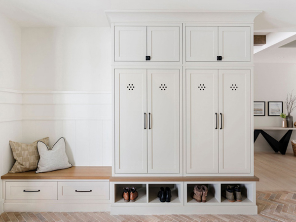 What is a Mud Room - Where is it in a House & What is it Used For ...